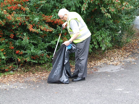 Litter Pick Photos | Longbarn Residents Association